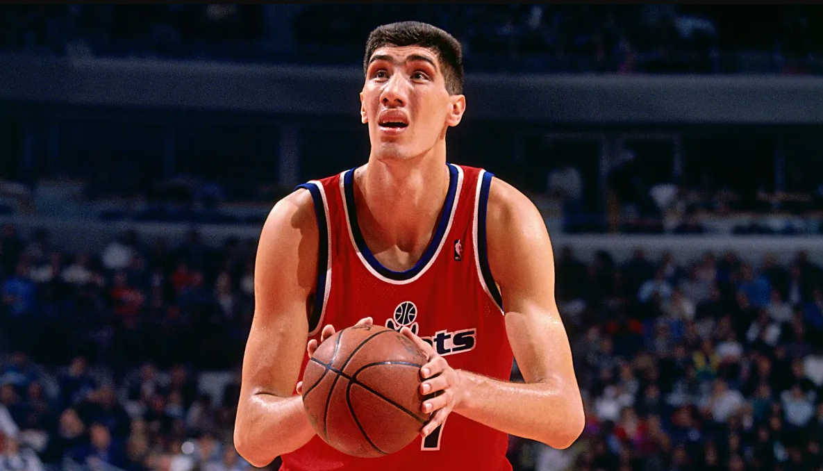 5 of the Tallest Basketball Players in the History of NBA
